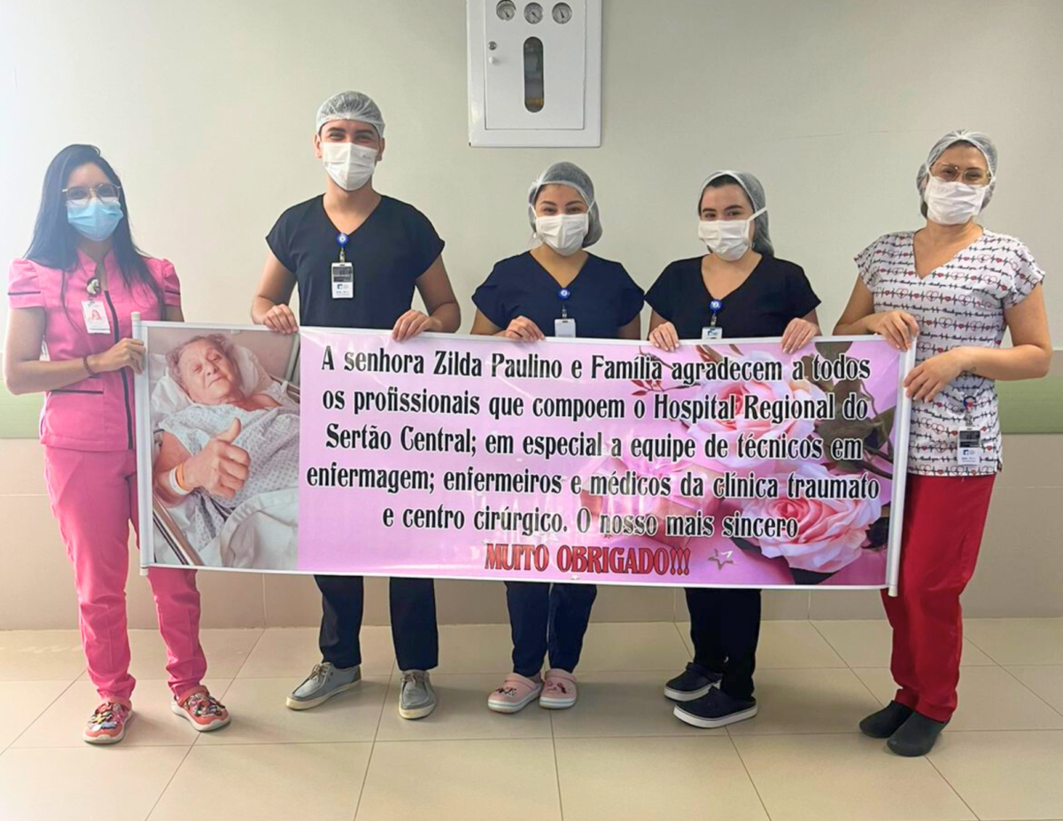 Paciente surpreende equipe do HRSC com homenagem após internação na unidade